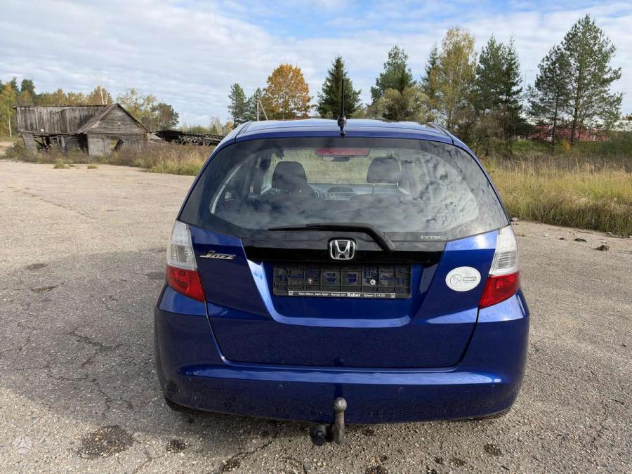 Blue Honda Jazz 2010 in Utena, with an engine capacity of 1.20 L and mileage of 135 thousand km for 3200 €, photo 6 on AUTOMOTO.COM.LV