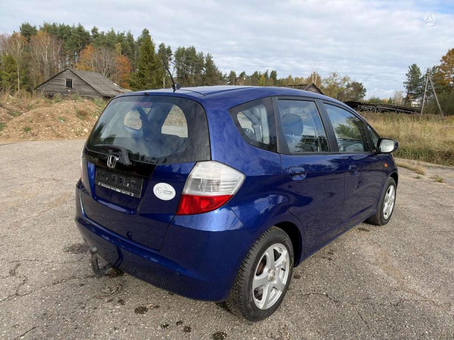 Blue Honda Jazz 2010 in Utena, with an engine capacity of 1.20 L and mileage of 135 thousand km for 3200 €, photo 8 on AUTOMOTO.COM.LV