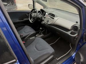 Blue Honda Jazz 2010 in Utena, with an engine capacity of 1.20 L and mileage of 135 thousand km for 3200 €, photo 10 on AUTOMOTO.COM.LV