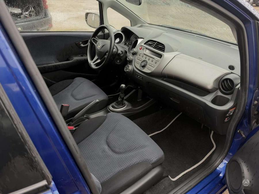 Blue Honda Jazz 2010 in Utena, with an engine capacity of 1.20 L and mileage of 135 thousand km for 3200 €, photo 10 on AUTOMOTO.COM.LV