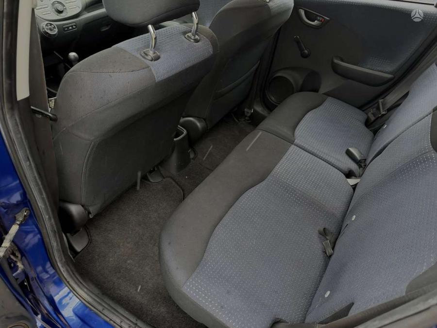 Blue Honda Jazz 2010 in Utena, with an engine capacity of 1.20 L and mileage of 135 thousand km for 3200 €, photo 11 on AUTOMOTO.COM.LV