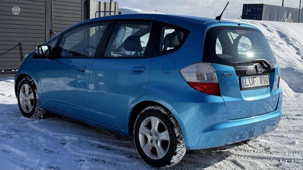 Blue Honda Jazz 2011 in Vilnius, with an engine capacity of 1.34 L and mileage of 224 thousand km for 3750 €, photo 3 on AUTOMOTO.COM.LV