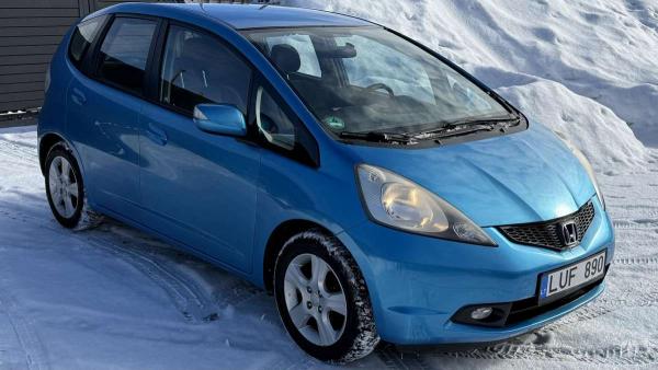 Blue Honda Jazz 2011 in Vilnius, with an engine capacity of 1.34 L and mileage of 224 thousand km for 3750 €, photo 6 on AUTOMOTO.COM.LV