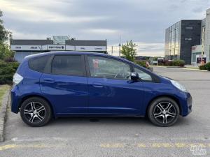 Blue Honda Jazz 2011 in Vilnius, with an engine capacity of 1.30 L and mileage of 254 thousand km for 4700 €, photo 5 on AUTOMOTO.COM.LV