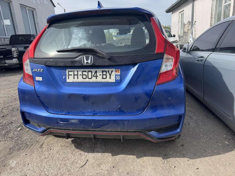 Blue Honda Jazz 2019 in Taurage, with an engine capacity of 1.50 L and mileage of 91 thousand km for 5700 €, photo 9 on AUTOMOTO.COM.LV