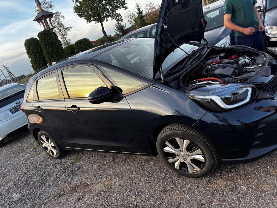 Blue Honda Jazz 2024 in Alytus, with an engine capacity of 1.50 L and mileage of 34 thousand km for 14950 €, photo 3 on AUTOMOTO.COM.LV