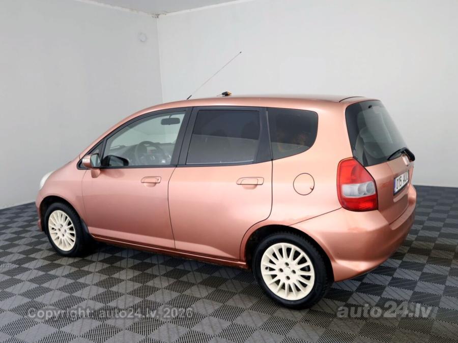 Brown Honda Jazz 2005 in Tallinn, with an engine capacity of 1.30 L and mileage of 138 thousand km for 1299 €, photo 4 on AUTOMOTO.COM.LV