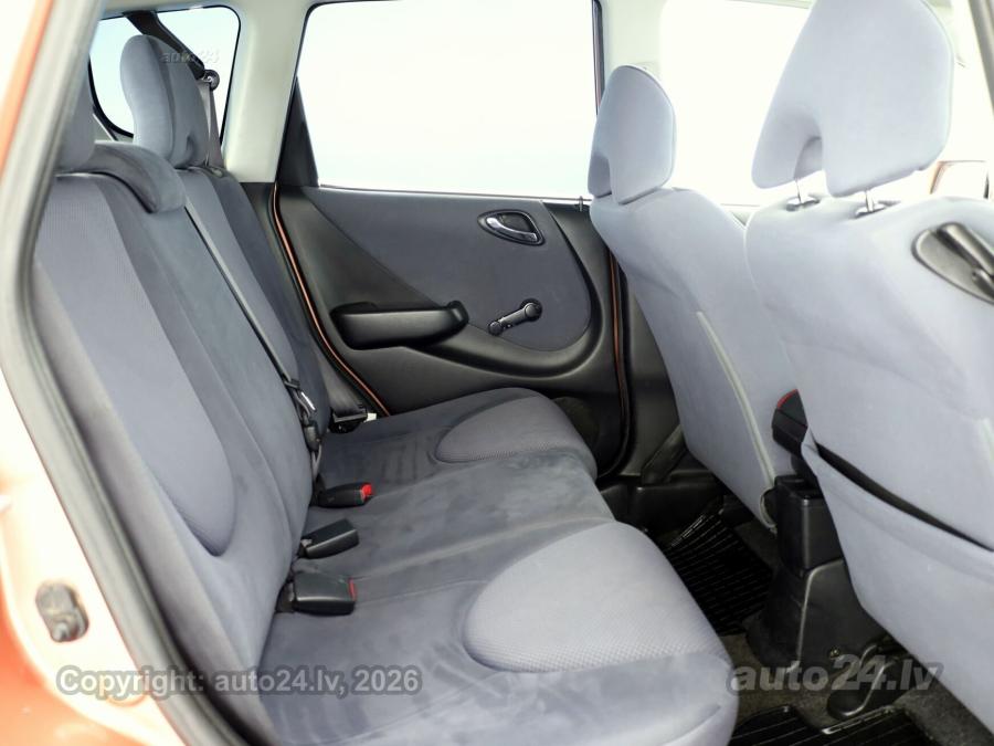Brown Honda Jazz 2005 in Tallinn, with an engine capacity of 1.30 L and mileage of 138 thousand km for 999 €, photo 8 on AUTOMOTO.COM.LV