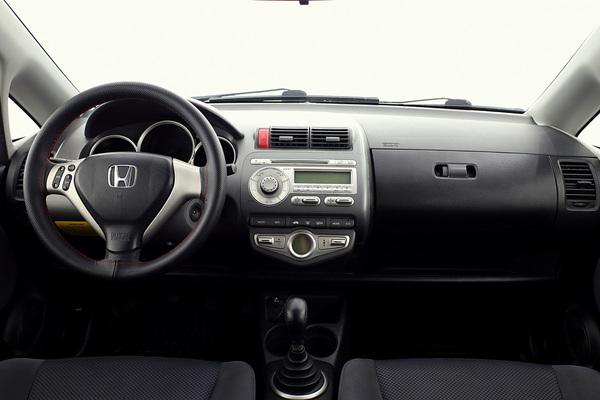 Brūns Honda Jazz 2005 Tallina, ar dzinēja tilpumu 1.30 L un nobraukumu 138 tūkst. km par 999 €, foto 5 vietnē AUTOMOTO.COM.LV