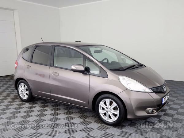 Brown Honda Jazz 2011 in Tallinn, with an engine capacity of 1.30 L and mileage of 108 thousand km for 2499 €, photo 1 on AUTOMOTO.COM.LV