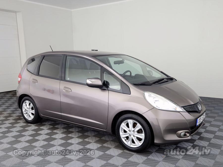 Brown Honda Jazz 2011 in Tallinn, with an engine capacity of 1.30 L and mileage of 108 thousand km for 2499 €, photo 1 on AUTOMOTO.COM.LV