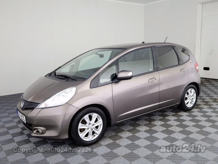 Brown Honda Jazz 2011 in Tallinn, with an engine capacity of 1.30 L and mileage of 108 thousand km for 2499 €, photo 3 on AUTOMOTO.COM.LV
