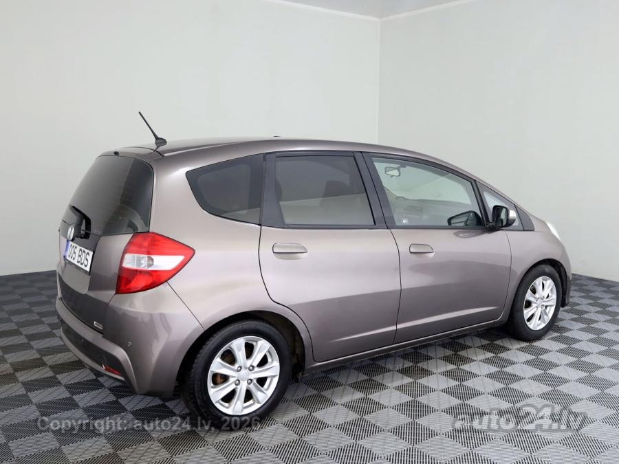 Brown Honda Jazz 2011 in Tallinn, with an engine capacity of 1.30 L and mileage of 108 thousand km for 2499 €, photo 4 on AUTOMOTO.COM.LV