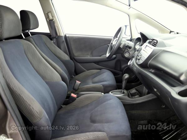 Brown Honda Jazz 2011 in Tallinn, with an engine capacity of 1.30 L and mileage of 108 thousand km for 2499 €, photo 7 on AUTOMOTO.COM.LV
