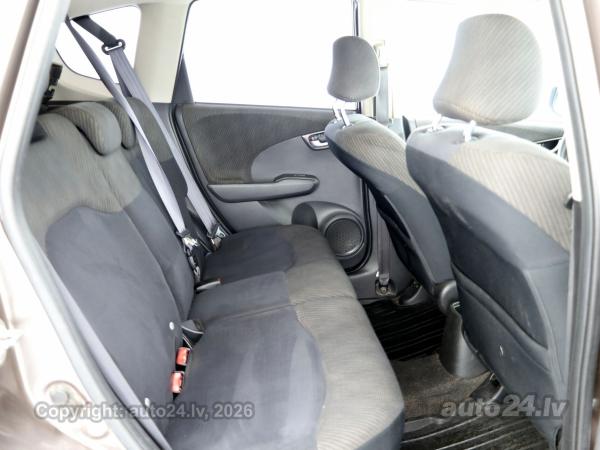Brown Honda Jazz 2011 in Tallinn, with an engine capacity of 1.30 L and mileage of 108 thousand km for 2499 €, photo 8 on AUTOMOTO.COM.LV