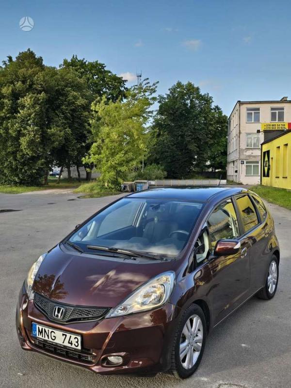 Brown Honda Jazz 2012 in Siauliai, with an engine capacity of 1.34 L and mileage of 89 thousand km for 6700 €, photo 5 on AUTOMOTO.COM.LV