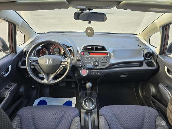 Brown Honda Jazz 2012 in Siauliai, with an engine capacity of 1.34 L and mileage of 89 thousand km for 6700 €, photo 8 on AUTOMOTO.COM.LV