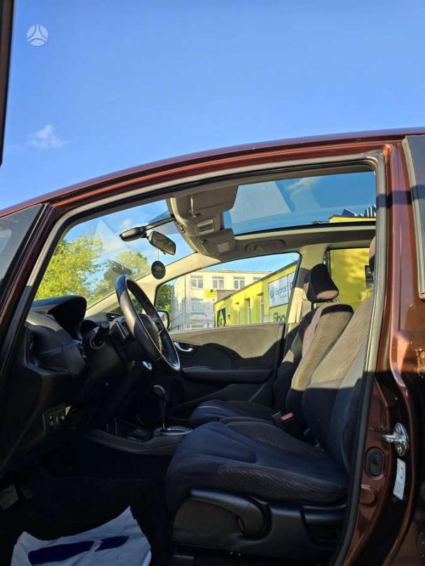 Brown Honda Jazz 2012 in Siauliai, with an engine capacity of 1.34 L and mileage of 89 thousand km for 6700 €, photo 10 on AUTOMOTO.COM.LV