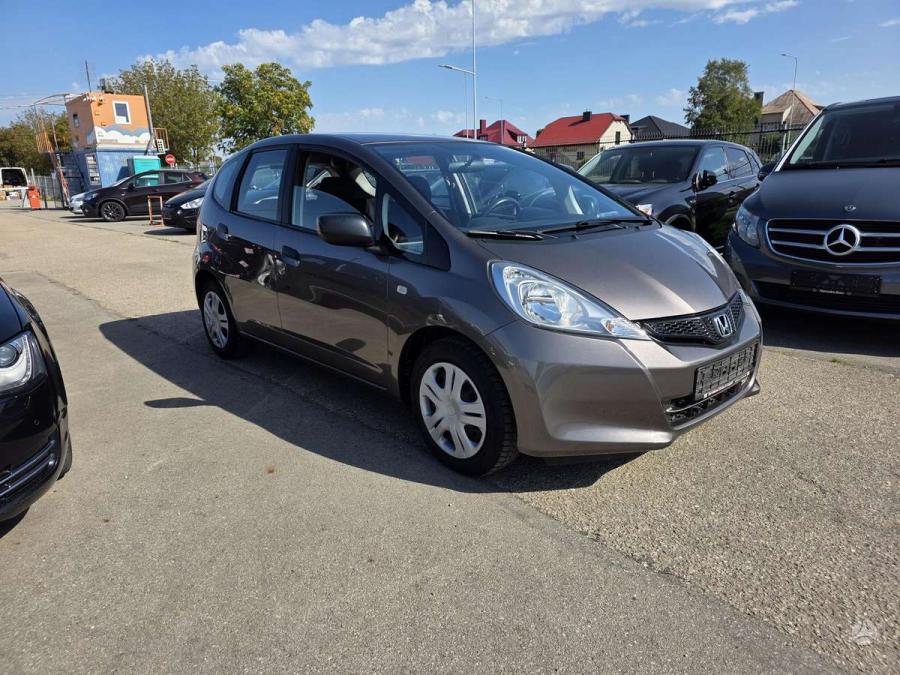 Brown Honda Jazz 2014 in Siauliai, with an engine capacity of 1.20 L and mileage of 85 thousand km for 4900 €, photo 4 on AUTOMOTO.COM.LV
