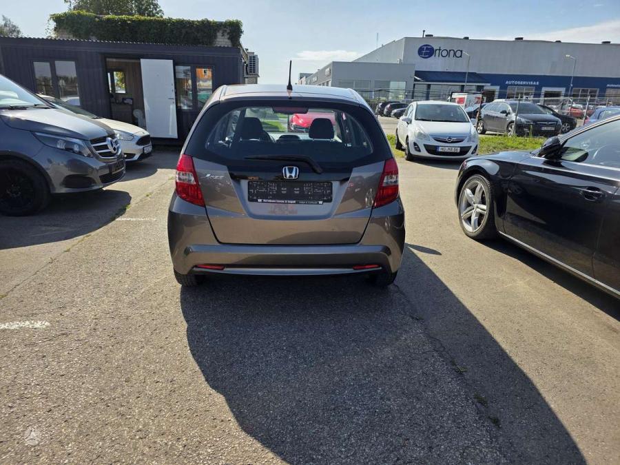 Brown Honda Jazz 2014 in Siauliai, with an engine capacity of 1.20 L and mileage of 85 thousand km for 4900 €, photo 6 on AUTOMOTO.COM.LV