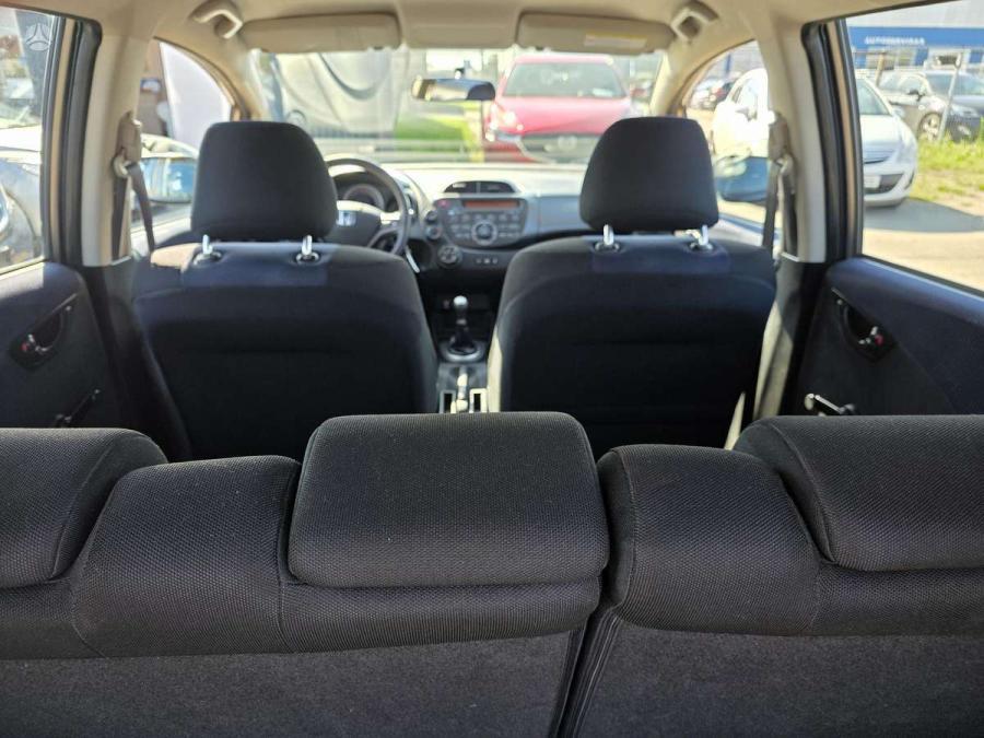 Brown Honda Jazz 2014 in Siauliai, with an engine capacity of 1.20 L and mileage of 85 thousand km for 4900 €, photo 12 on AUTOMOTO.COM.LV