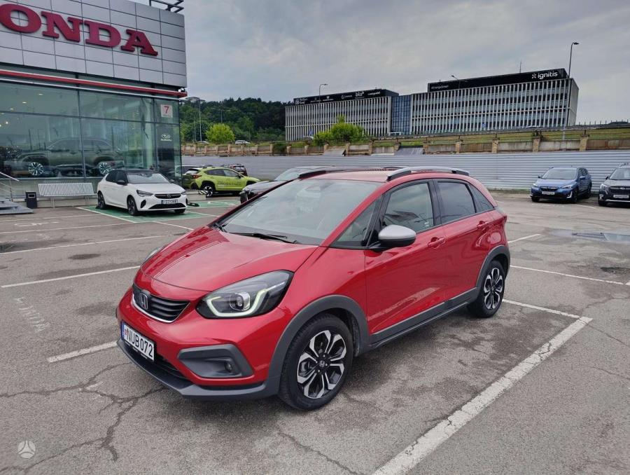 Красный Хонда Jazz Crosstar 2022 в Вильнюс, объемом двигателя 1.50 л и пробегом 67 тыс. км за 18990 €, фото 1 на AUTOMOTO.COM.LV
