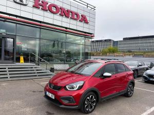 Sarkans Honda Jazz Crosstar 2021 Viļņa, ar dzinēja tilpumu 1.50 L un nobraukumu 125 tūkst. km par 17500 €, foto  vietnē AUTOMOTO.COM.LV