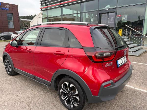 Red Honda Jazz Crosstar 2021 in Vilnius, with an engine capacity of 1.50 L and mileage of 125 thousand km for 17500 €, photo 5 on AUTOMOTO.COM.LV