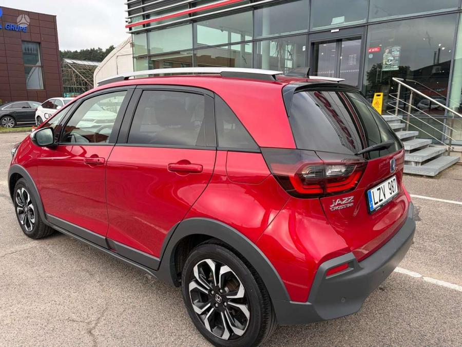 Red Honda Jazz Crosstar 2021 in Vilnius, with an engine capacity of 1.50 L and mileage of 125 thousand km for 17500 €, photo 6 on AUTOMOTO.COM.LV