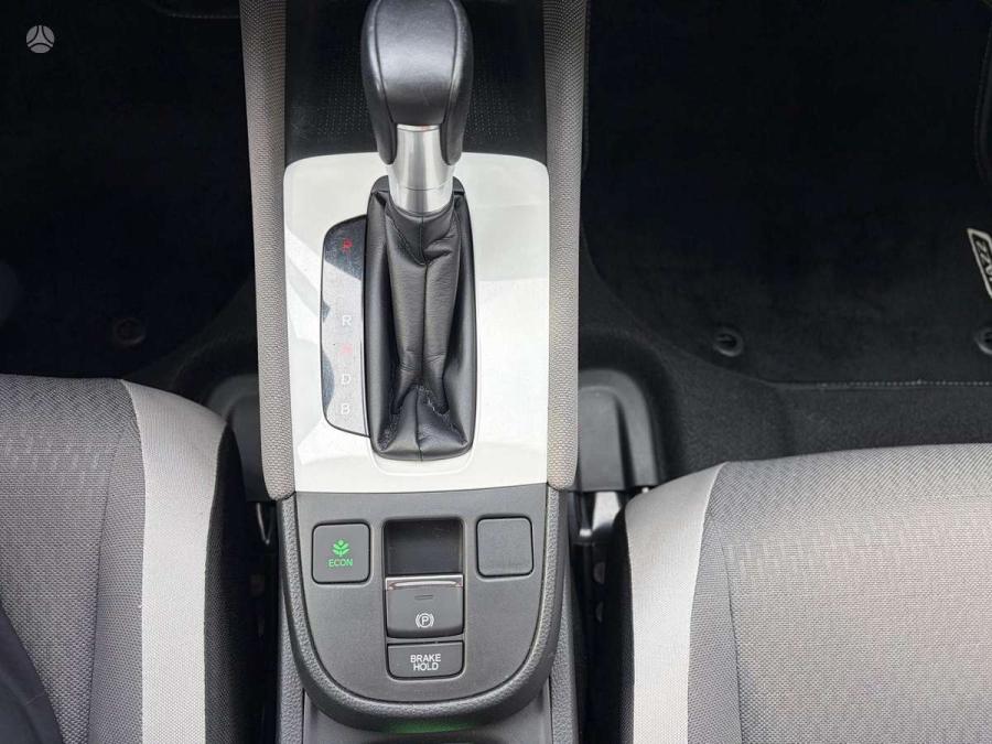 Red Honda Jazz Crosstar 2021 in Vilnius, with an engine capacity of 1.50 L and mileage of 125 thousand km for 17500 €, photo 21 on AUTOMOTO.COM.LV
