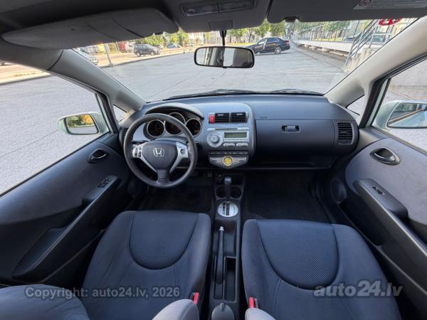 Zaļš Honda Jazz 2008 Tallina, ar dzinēja tilpumu 1.30 L un nobraukumu 201 tūkst. km par 1399 €, foto 6 vietnē AUTOMOTO.COM.LV