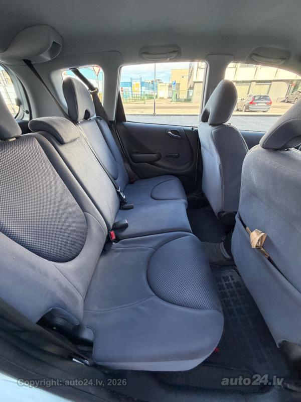 Zaļš Honda Jazz 2008 Tallina, ar dzinēja tilpumu 1.30 L un nobraukumu 201 tūkst. km par 1399 €, foto 7 vietnē AUTOMOTO.COM.LV