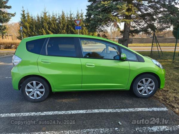 Zaļš Honda Jazz 2012 Tallina, ar dzinēja tilpumu 1.30 L un nobraukumu 126 tūkst. km par 4200 €, foto 1 vietnē AUTOMOTO.COM.LV