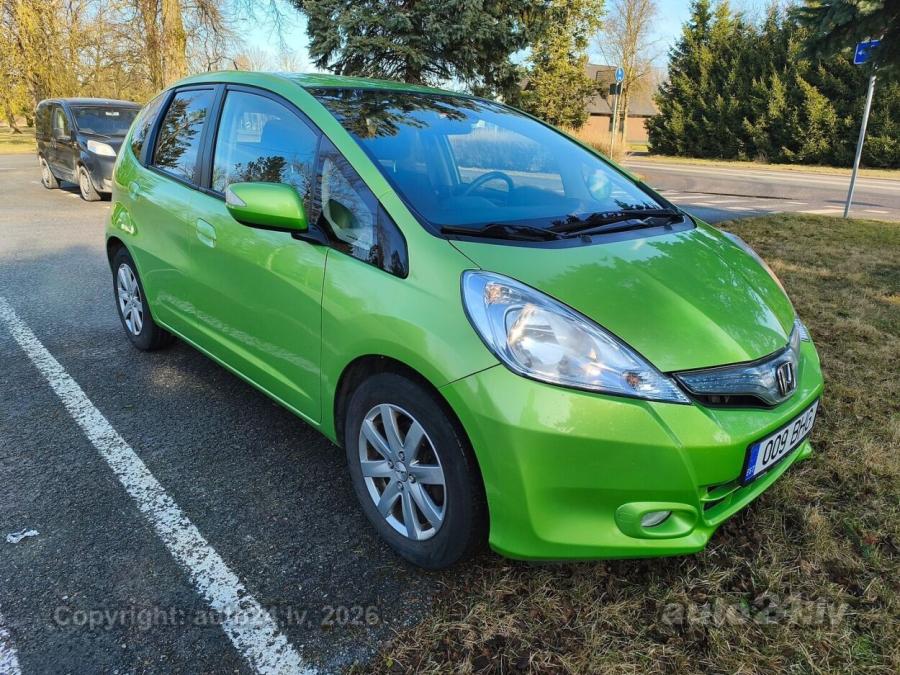 Green Honda Jazz 2012 in Tallinn, with an engine capacity of 1.30 L and mileage of 126 thousand km for 4200 €, photo 4 on AUTOMOTO.COM.LV
