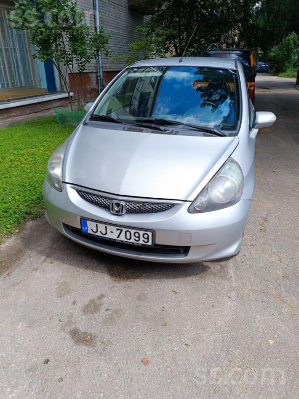 Серый Хонда Джаз 2005 в Рига, объемом двигателя 1.30 л и пробегом 157 тыс. км за 1200 €, фото 4 на AUTOMOTO.COM.LV