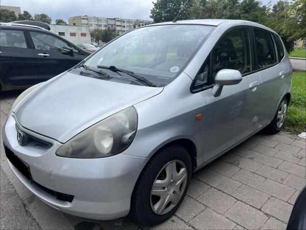 Grey Honda Jazz 2002 in Vilnius, with an engine capacity of 1.25 L and mileage of 207 thousand km for 425 €, photo 1 on AUTOMOTO.COM.LV
