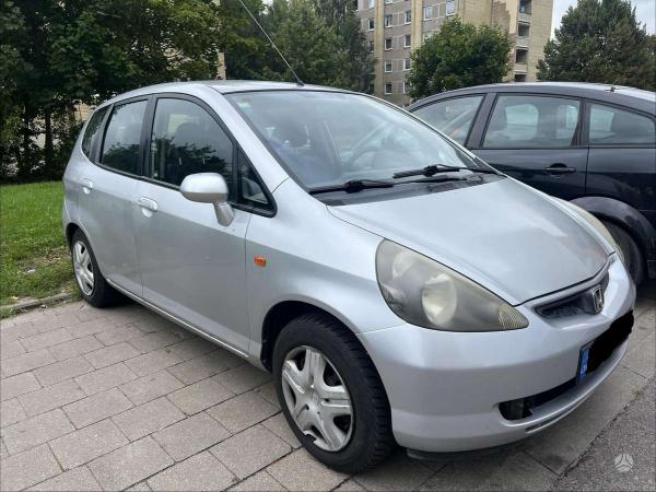 Grey Honda Jazz 2002 in Vilnius, with an engine capacity of 1.25 L and mileage of 207 thousand km for 425 €, photo 3 on AUTOMOTO.COM.LV