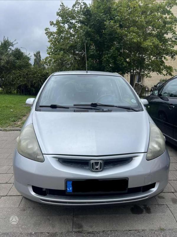 Grey Honda Jazz 2002 in Vilnius, with an engine capacity of 1.25 L and mileage of 207 thousand km for 425 €, photo 4 on AUTOMOTO.COM.LV