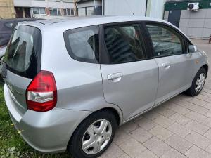 Pelēks Honda Jazz 2002 Viļņa, ar dzinēja tilpumu 1.25 L un nobraukumu 207 tūkst. km par 425 €, foto 5 vietnē AUTOMOTO.COM.LV