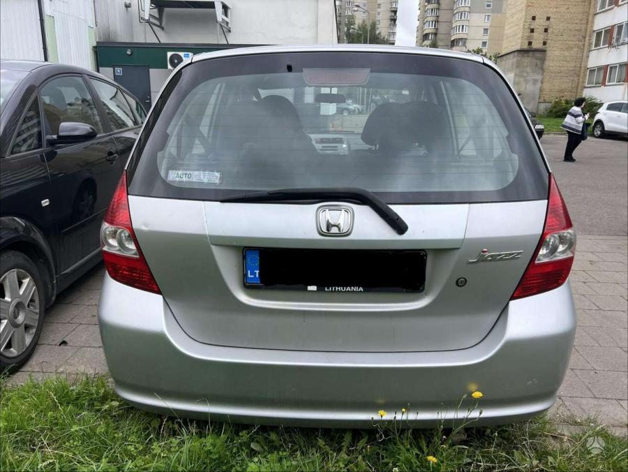 Pelēks Honda Jazz 2002 Viļņa, ar dzinēja tilpumu 1.25 L un nobraukumu 207 tūkst. km par 425 €, foto 7 vietnē AUTOMOTO.COM.LV