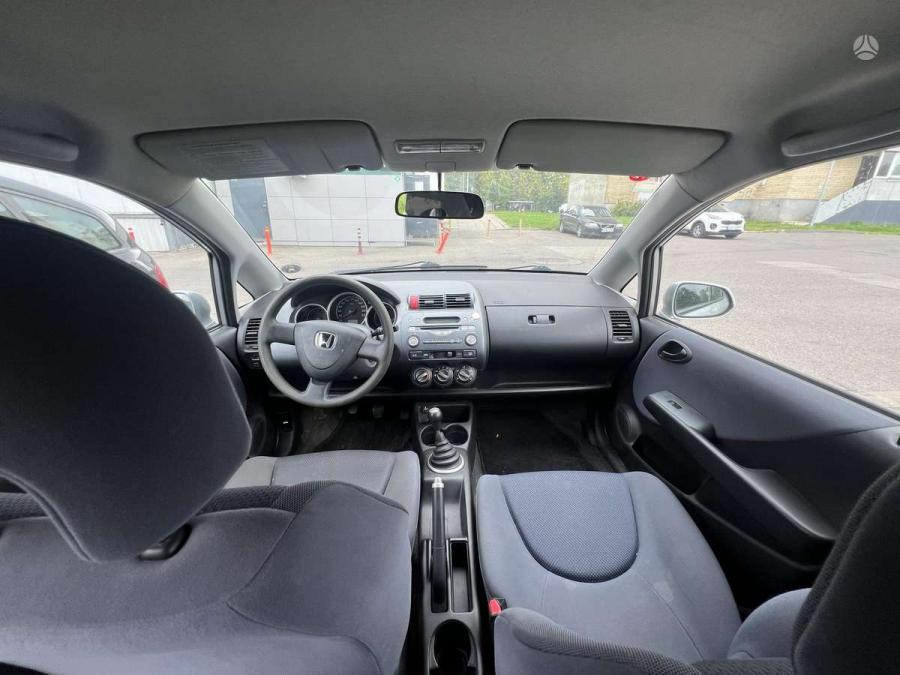Pelēks Honda Jazz 2002 Viļņa, ar dzinēja tilpumu 1.25 L un nobraukumu 207 tūkst. km par 425 €, foto 8 vietnē AUTOMOTO.COM.LV