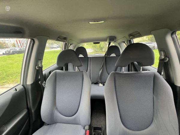 Grey Honda Jazz 2002 in Vilnius, with an engine capacity of 1.25 L and mileage of 207 thousand km for 425 €, photo 9 on AUTOMOTO.COM.LV