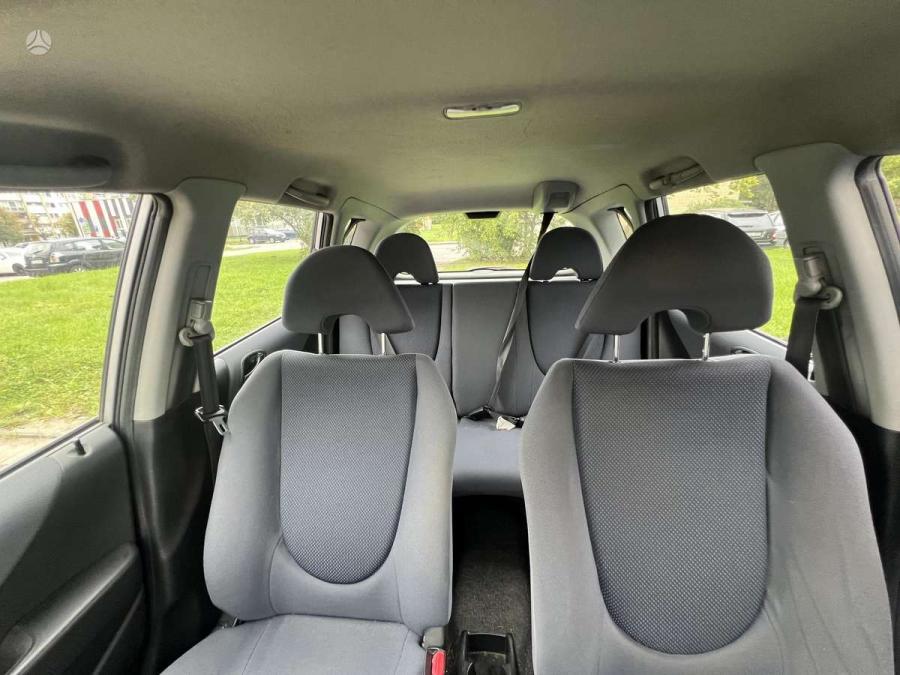 Pelēks Honda Jazz 2002 Viļņa, ar dzinēja tilpumu 1.25 L un nobraukumu 207 tūkst. km par 425 €, foto 9 vietnē AUTOMOTO.COM.LV