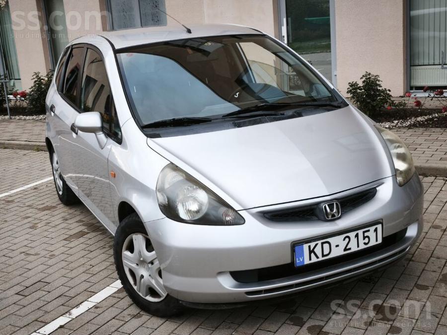 Grey Honda Jazz 2002 in Jelgava, with an engine capacity of 1.30 L and mileage of 0 thousand km for 1690 €, photo 1 on AUTOMOTO.COM.LV