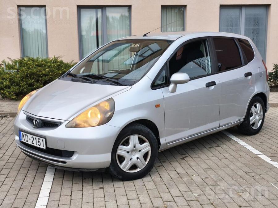 Grey Honda Jazz 2002 in Jelgava, with an engine capacity of 1.30 L and mileage of 0 thousand km for 1690 €, photo 3 on AUTOMOTO.COM.LV
