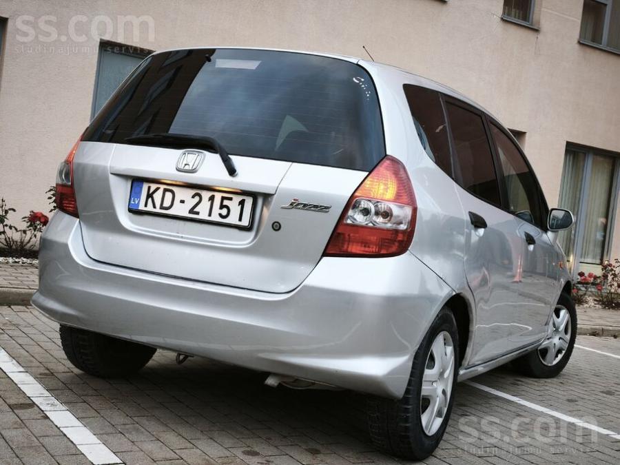 Grey Honda Jazz 2002 in Jelgava, with an engine capacity of 1.30 L and mileage of 0 thousand km for 1690 €, photo 4 on AUTOMOTO.COM.LV