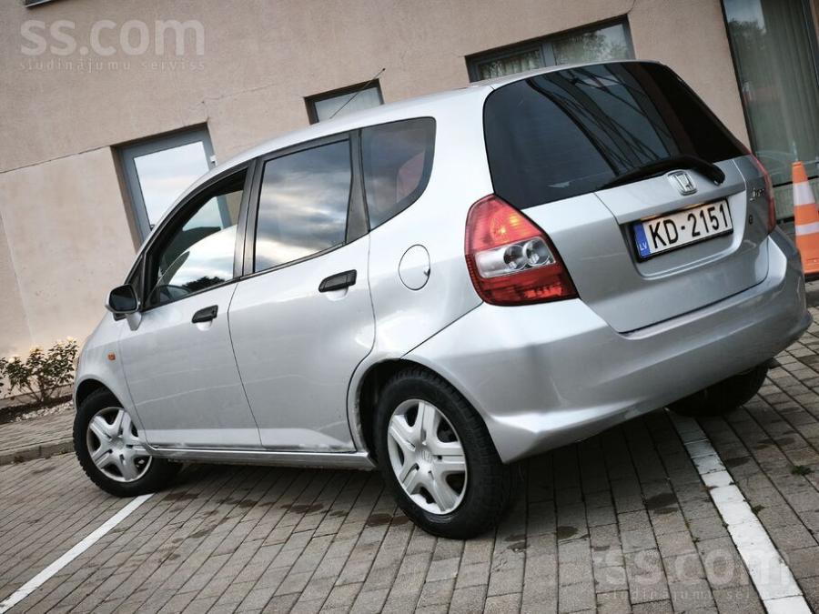 Grey Honda Jazz 2002 in Jelgava, with an engine capacity of 1.30 L and mileage of 0 thousand km for 1690 €, photo 5 on AUTOMOTO.COM.LV