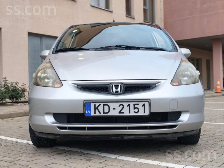 Grey Honda Jazz 2002 in Jelgava, with an engine capacity of 1.30 L and mileage of 0 thousand km for 1690 €, photo 6 on AUTOMOTO.COM.LV