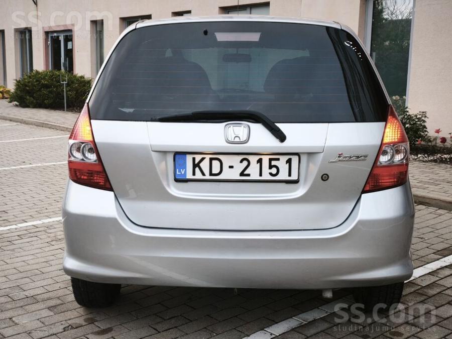 Grey Honda Jazz 2002 in Jelgava, with an engine capacity of 1.30 L and mileage of 0 thousand km for 1690 €, photo 7 on AUTOMOTO.COM.LV