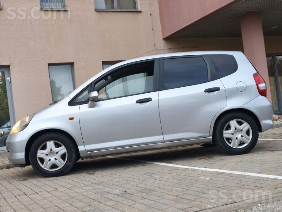 Grey Honda Jazz 2002 in Jelgava, with an engine capacity of 1.30 L and mileage of 0 thousand km for 1690 €, photo 8 on AUTOMOTO.COM.LV